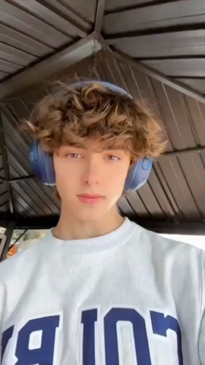 AI Face Swap Online Free: Change Faces In Photos And Videos | Swapfaces AI